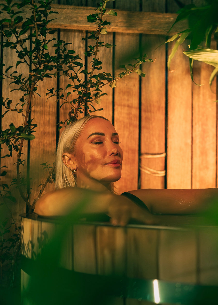 Curve PLUS+ Ice Bath & Urban 2-4 Person Sauna | Contrast Package